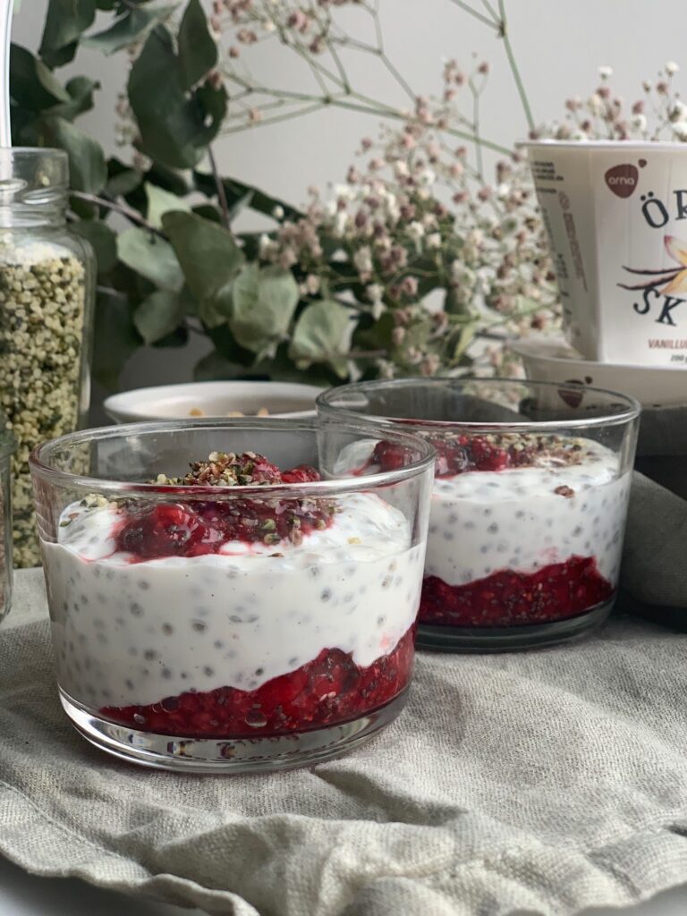 Chia próteingrautur með hindberja sultu – Arna
